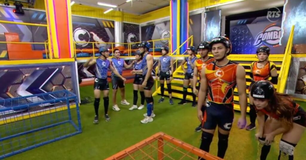 Equipo Azul y Naranja se enfrentan en una prueba de fuerza y estrategia ...